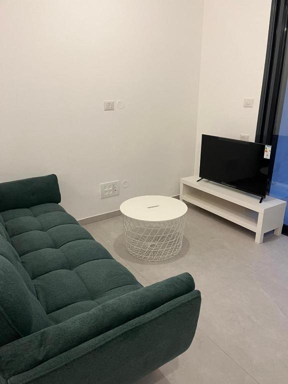 Boutique Nesher, Nesher (updated prices 2025)