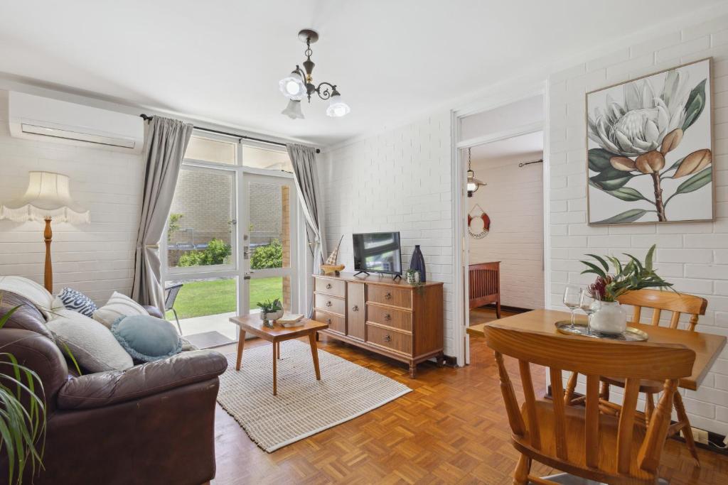 The Local-retro Haven Funky Freo, Fremantle (updated prices 2026)