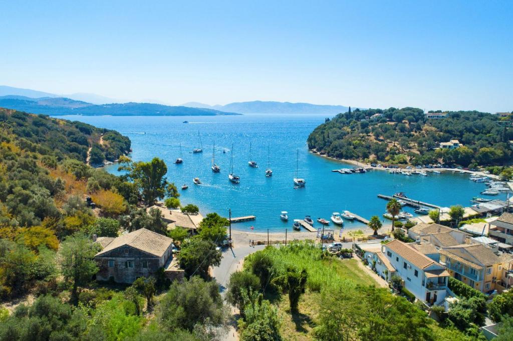 Porto Saint Stephanos, Ágios Stéfanos (updated prices 2025)