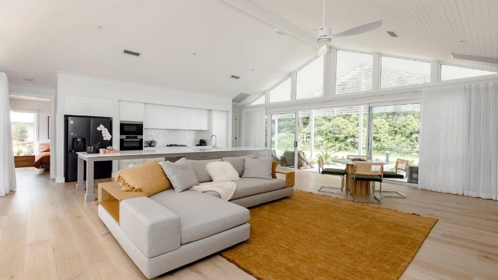 Resort Style Living With Pool, Tennis Court and Beach, Avoca Beach ...
