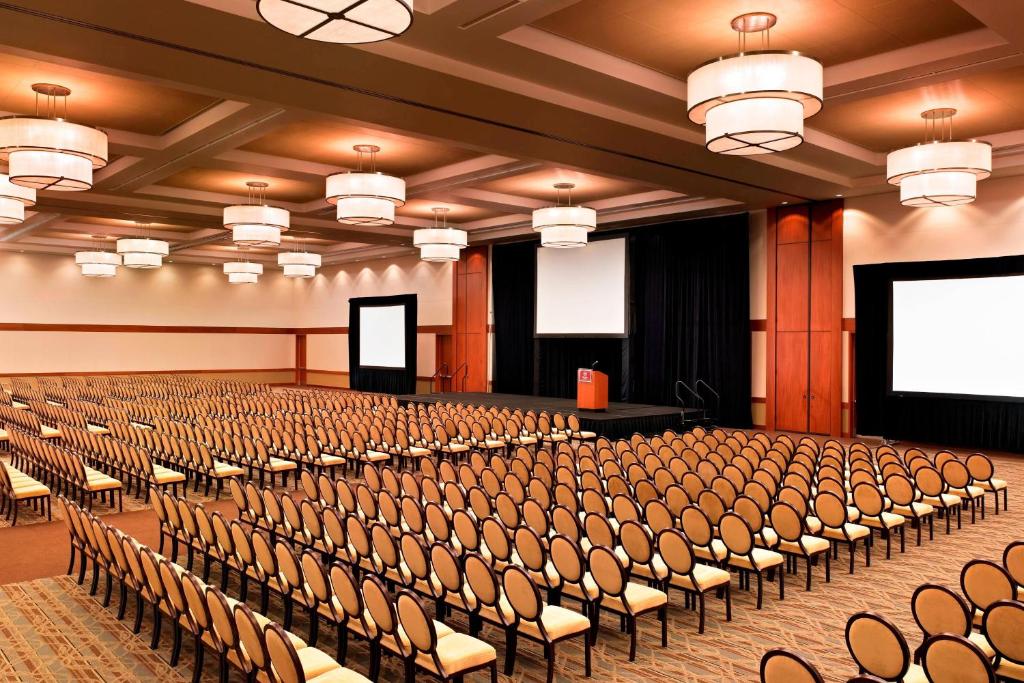 Sheraton Fairplex Suites & Conference Center, Pomona (updated prices 2025)