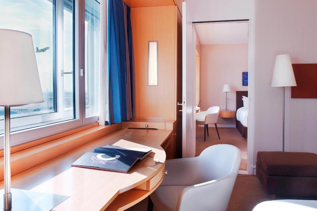 Sheraton Paris Charles de Gaulle Airport Hotel, Roissy-en-France ...
