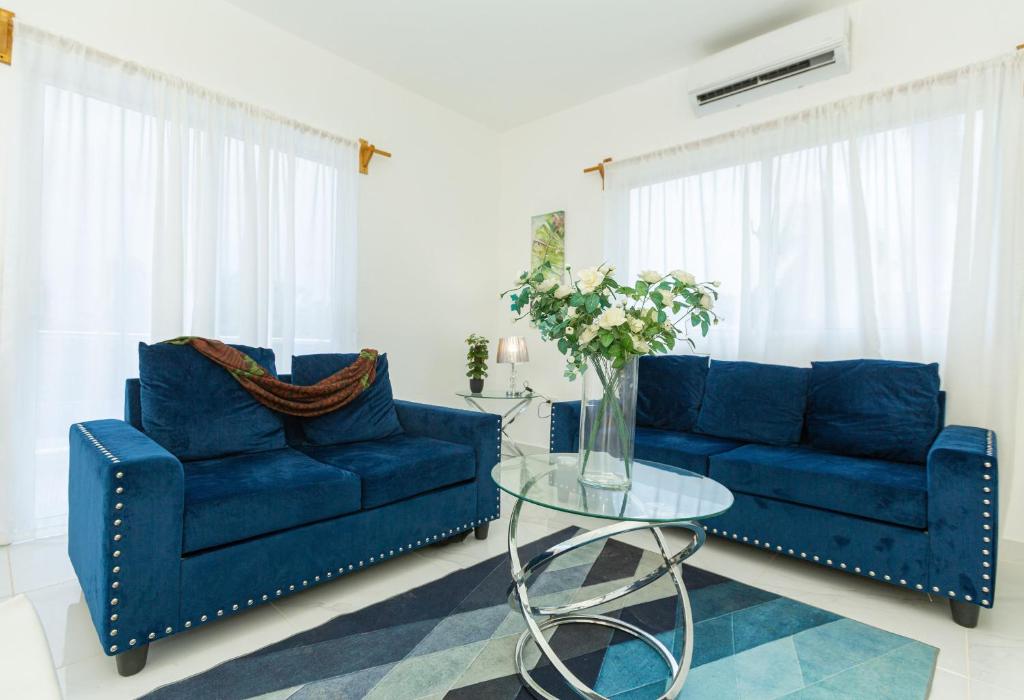 Crown ll-Guest Friendly-3 Bedrooms-Pool-Close to everything!, San ...