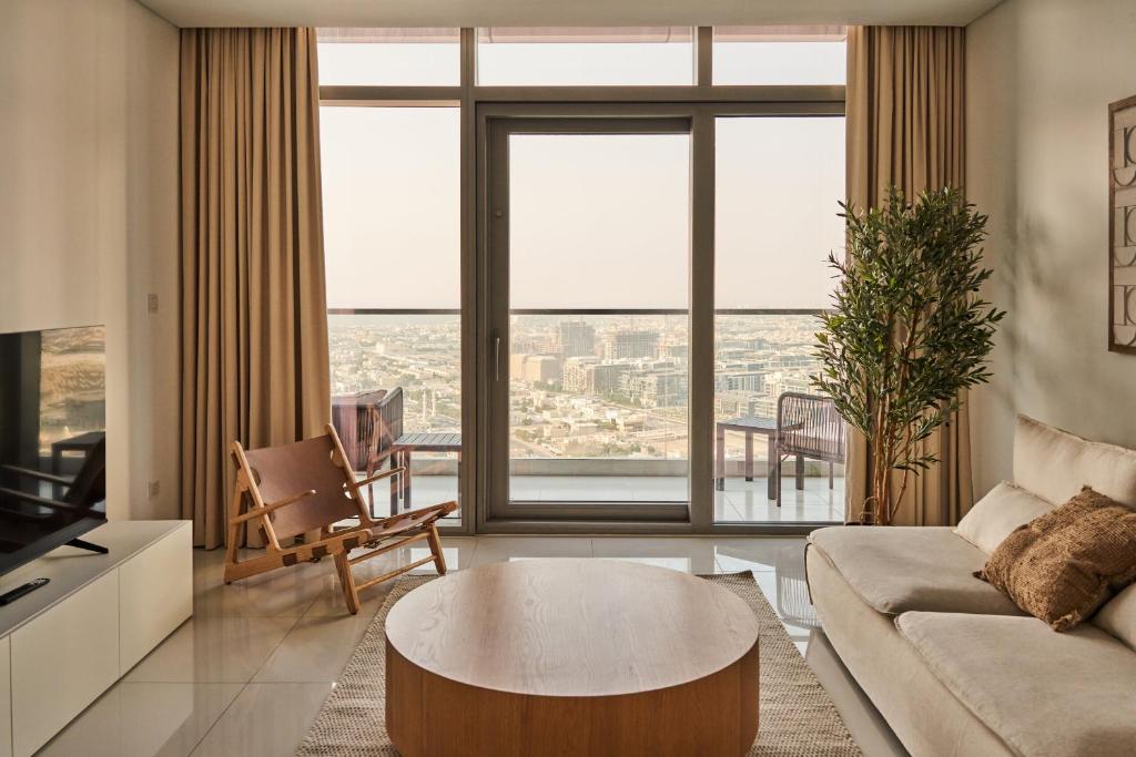 Luxury Seaview 2BR - Paramount Midtown - 6 Guests - 64F Pool Access & Burj View, Dubai (updated ...