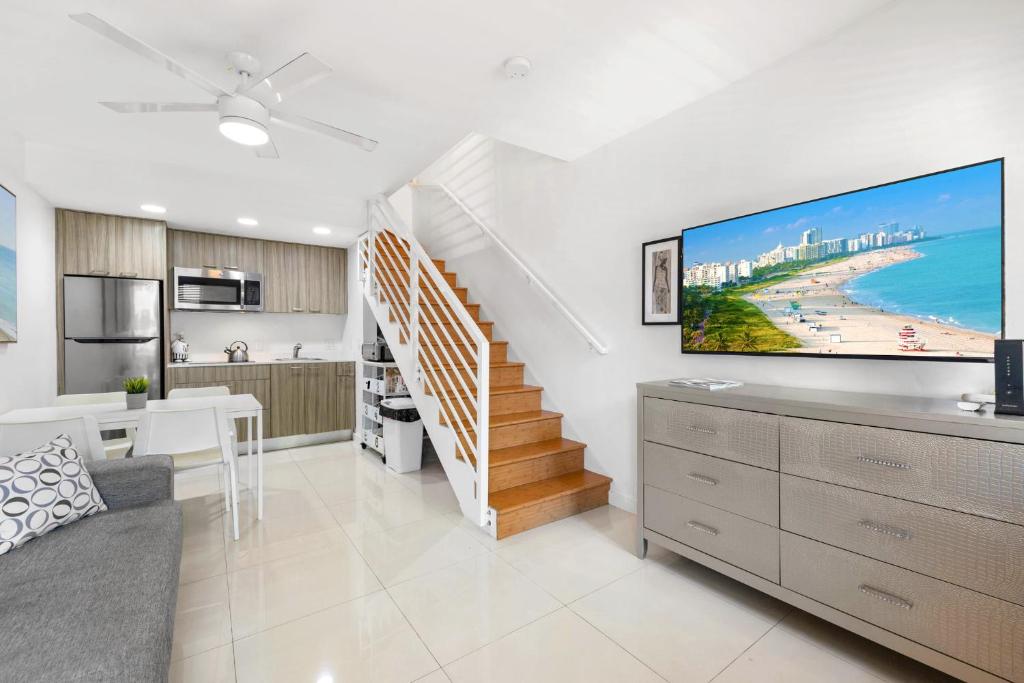 Deluxe Duplex at South Beach and Beautiful Surroundings, Miami Beach ...