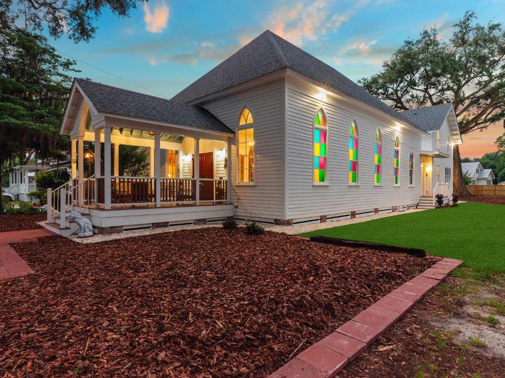 The Sanctuary Thunderbolt, Savannah (updated prices 2025)