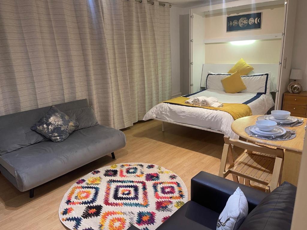 Chelsea studio, London (updated prices 2025)