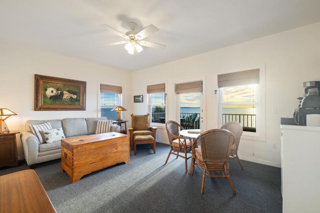 Unbeatable sunset views over the Gulf, Cedar Key (updated prices 2025)