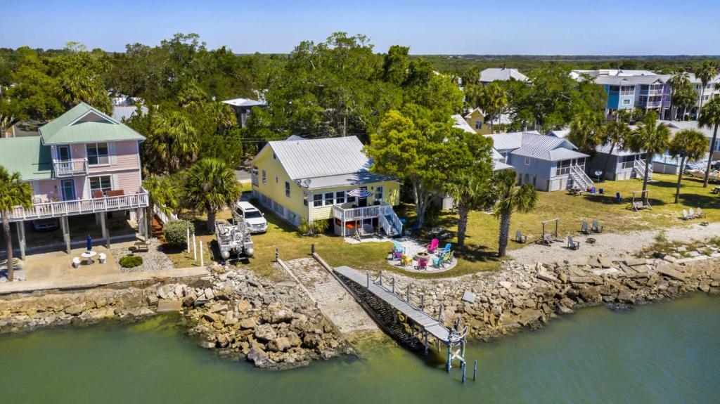 Pelican Place - Waterfront launch and fire pit, Cedar Key (updated ...