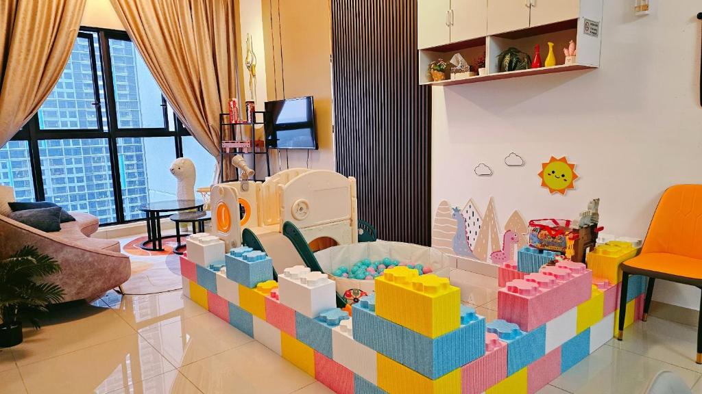 Kid Fun Trion 2 KL City 5Pax Free shutter bus to MRT LRT, Kuala Lumpur ...