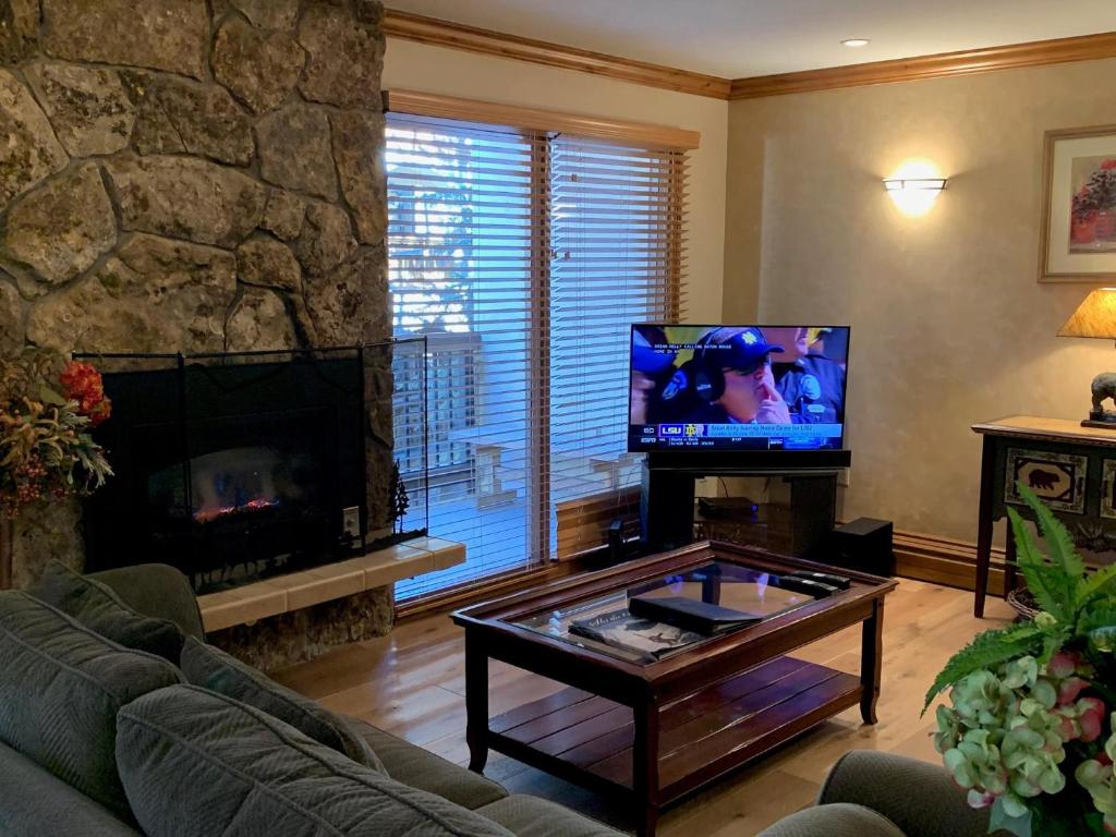 Riva Ridge 720 Two Bedroom Premier Location Vail Village, Vail (updated ...