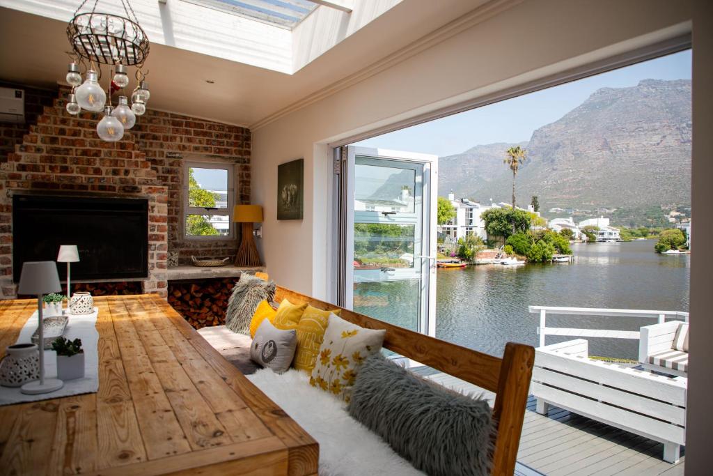 Tranquil Waterfront Hideaway with Stunning Views, Cape Town (updated ...