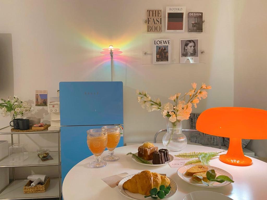 Raum Stay #sillim stn 2min #airport bus 1min #gangnamhongdae 20min #yeouido10min #longtermstay ...