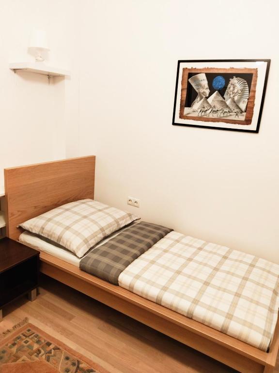 Favorit-Rooms Direkt Metro-U1 best connection to Centralstation and ...
