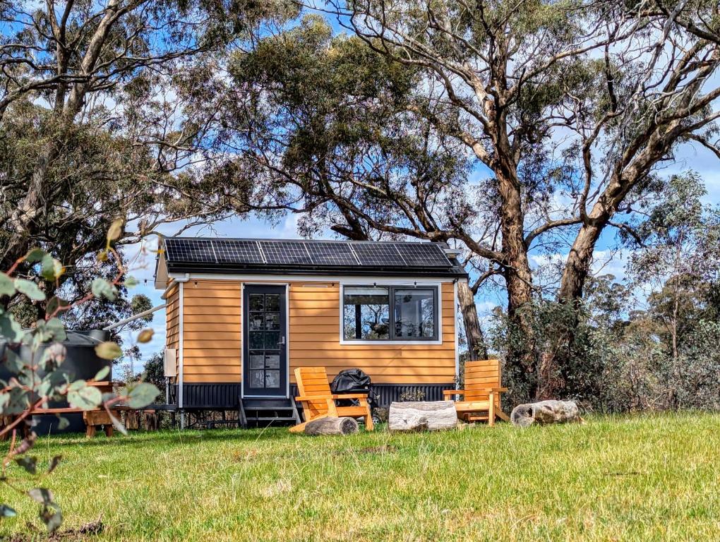Kyneton Ridge Tiny House - Tiny Stays, Metcalfe (updated prices 2025)