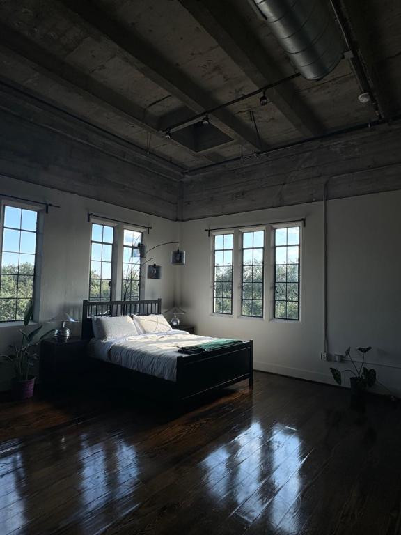 Houston Industrial Style Loft, Houston (updated prices 2025)