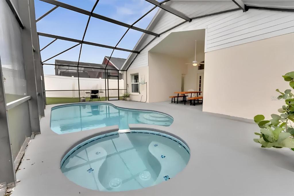 Luxury 4-Bedroom Home with Private Pool, Jacuzzi, AC, Wi-Fi, Cable TV ...