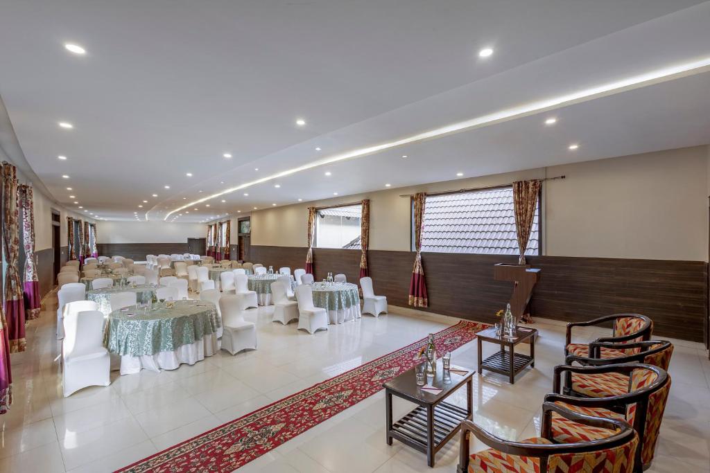 Sterling Palavelli Godavari, Rāzole (updated prices 2025)