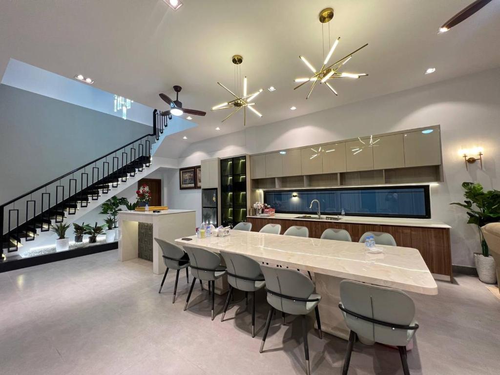 Big Family Modern Villa in Town, Svay Riĕng (updated prices 2025)