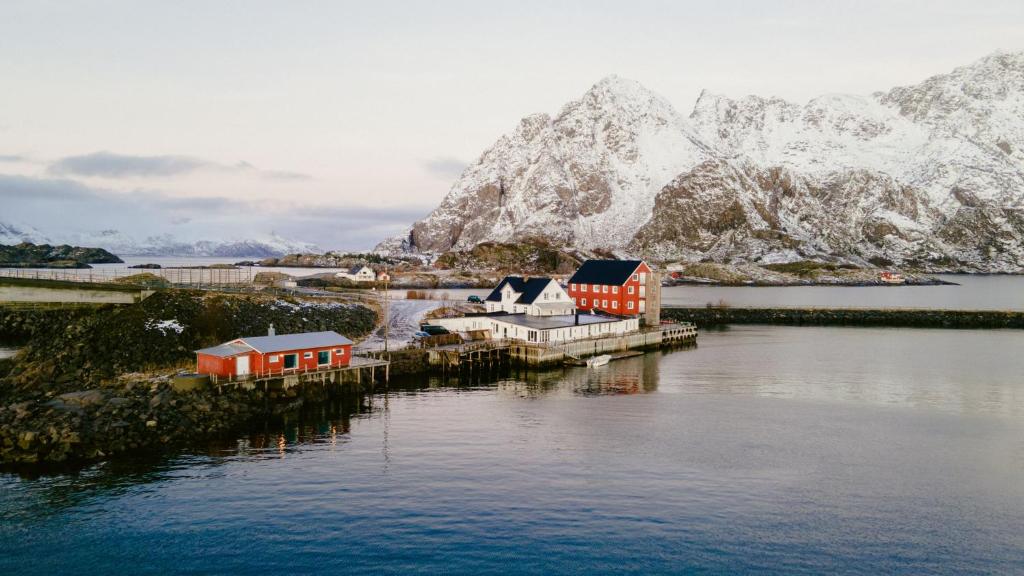 Skata Hotel Henningsvær, Henningsvær (updated prices 2026)