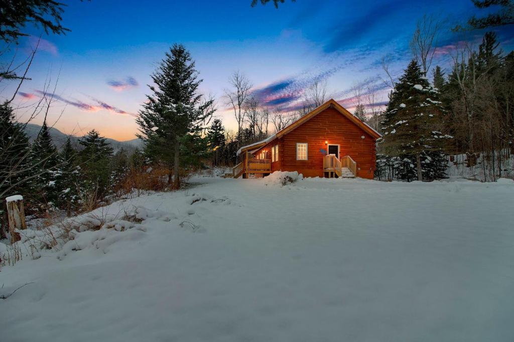 Modern Log Cabin with Skiing & Work-Friendly Setup home, Warren ...