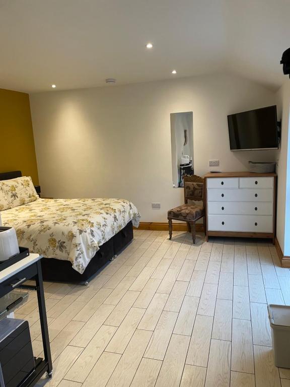 Callwood Farm - Fodder Store, Holbrook (updated prices 2025)