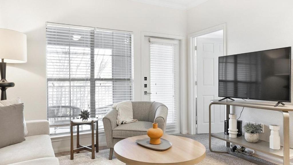 Landing at Bridge at Southpark Landing - 1 Bedroom in South Austin ...