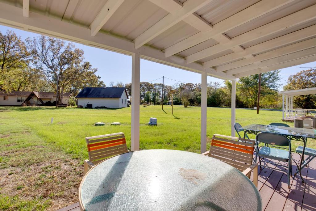 Dock Access Waterfront Lake Fork Getaway!, Emory (updated prices 2025)