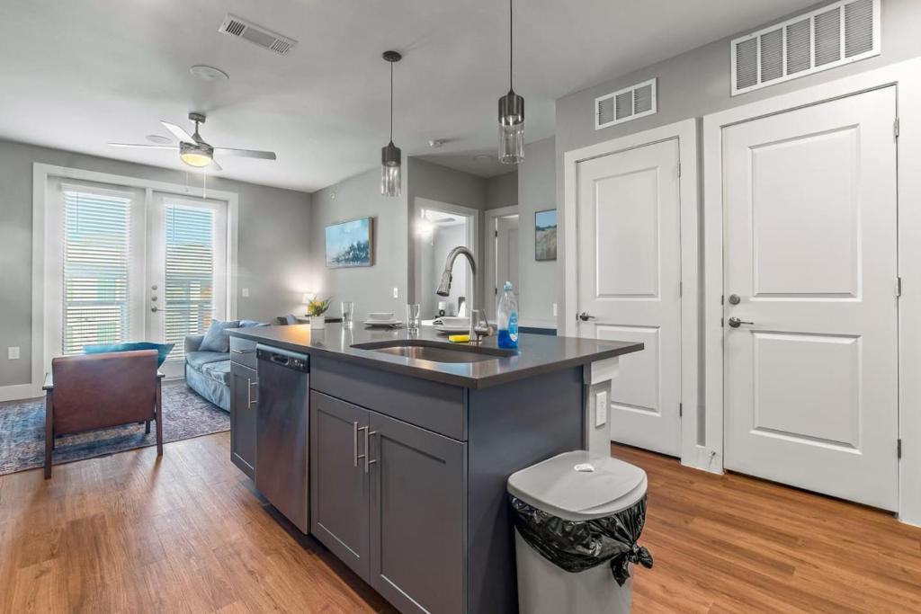 Alluring 1BD 1BA with Beautiful Pool in Fort Worth, Fort Worth ...
