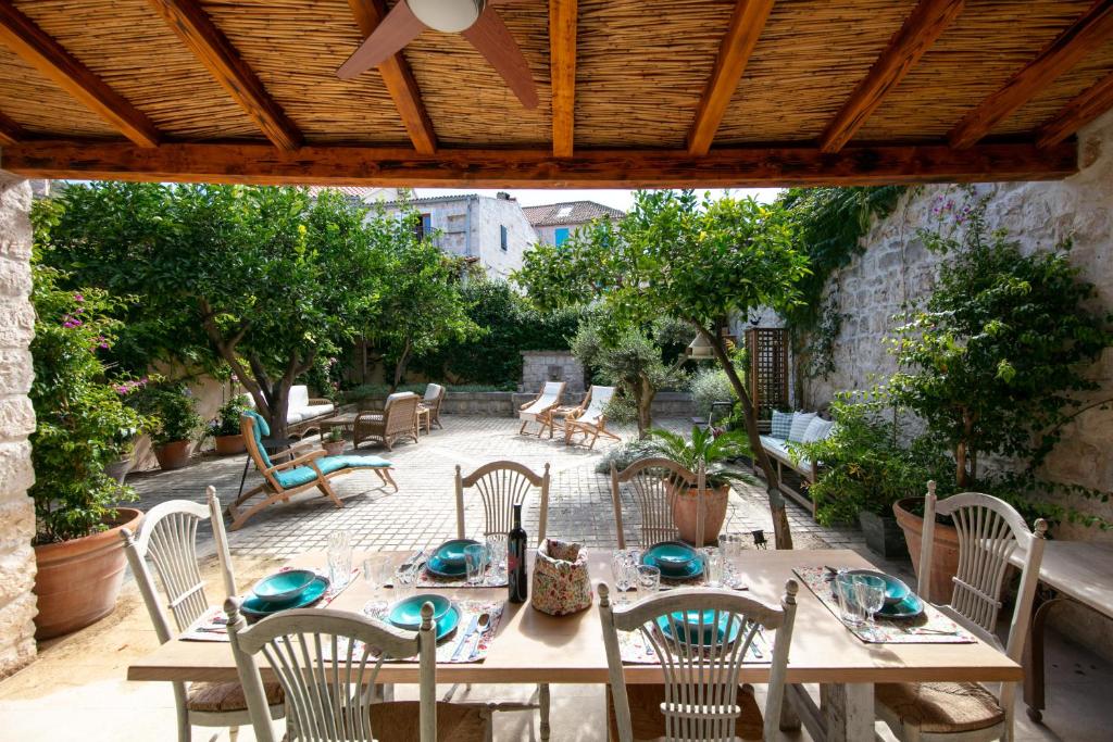 Garden House, Vis (updated prices 2025)
