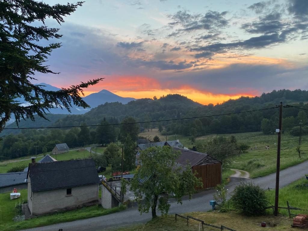 Chez Barqué, Cominac, Ercé (updated prices 2025)