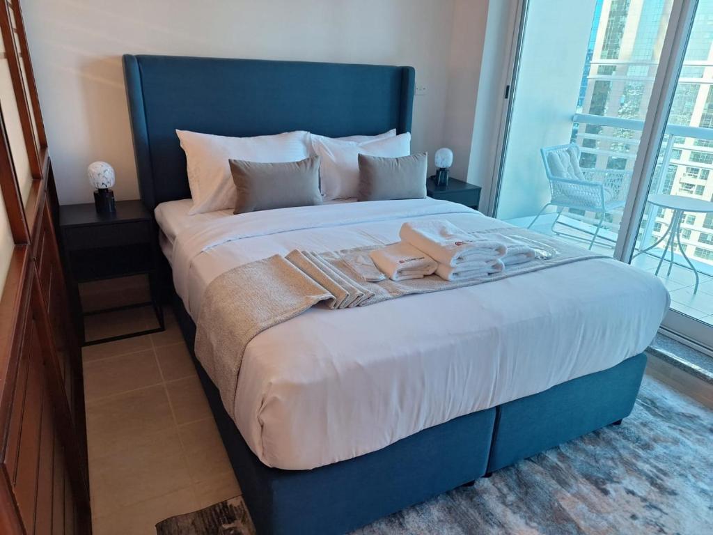 Bright Studio Unit at Lake Terrace with lake view, Dubai (updated ...