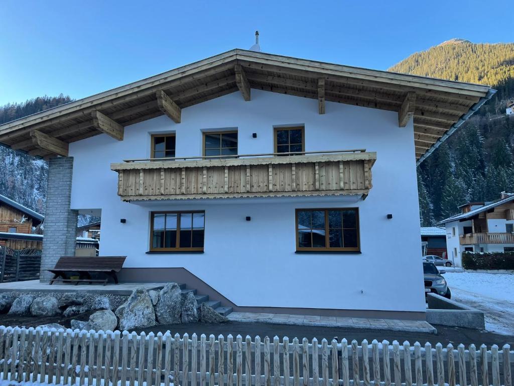 Buck Chalet, Steeg (updated prices 2025)