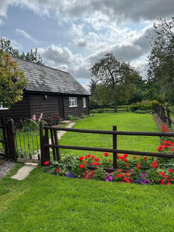 Dog & Family Friendly Private Cottage in Orleton, Orleton (updated ...