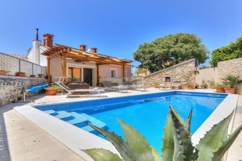 Traumhafte Villa nur 300 Meter zum Strand mit beheiztem Pool, Whirlpool ...