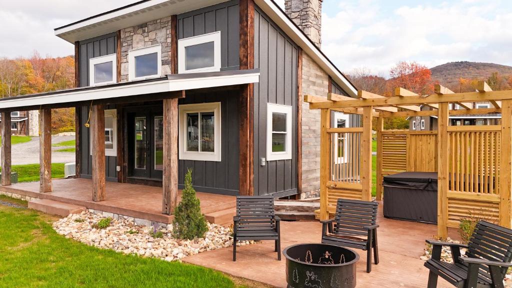 Valley View Resort Cabin #3, 1-Bed, Modern-Luxury with Hot Tub in ...