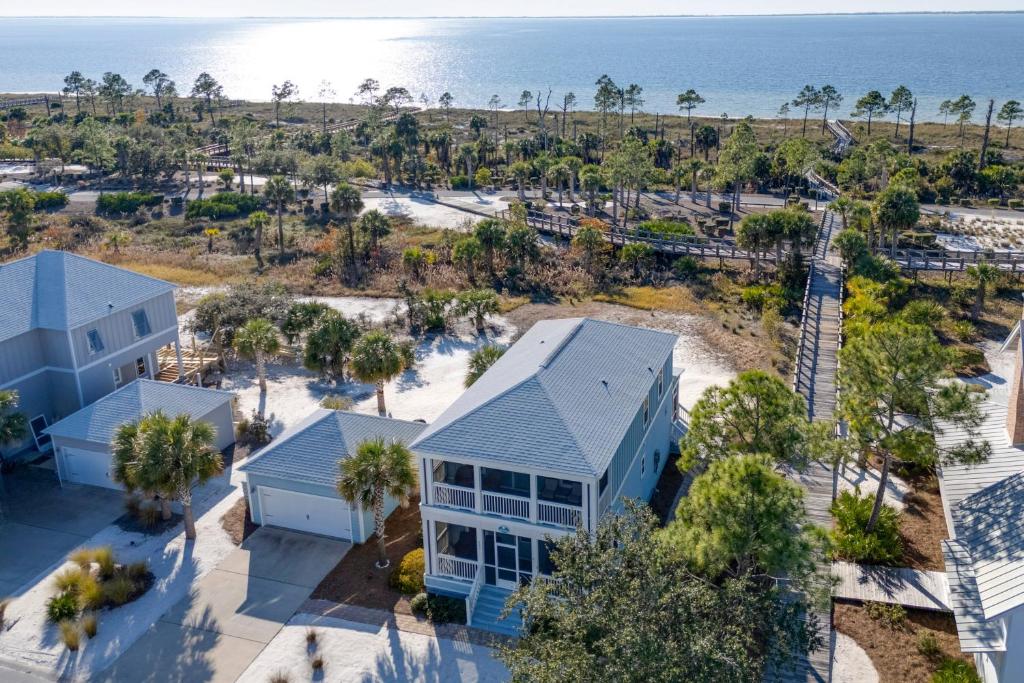 Steps to Shore Windmark Beach Retreat with Balcony!, Highland View ...