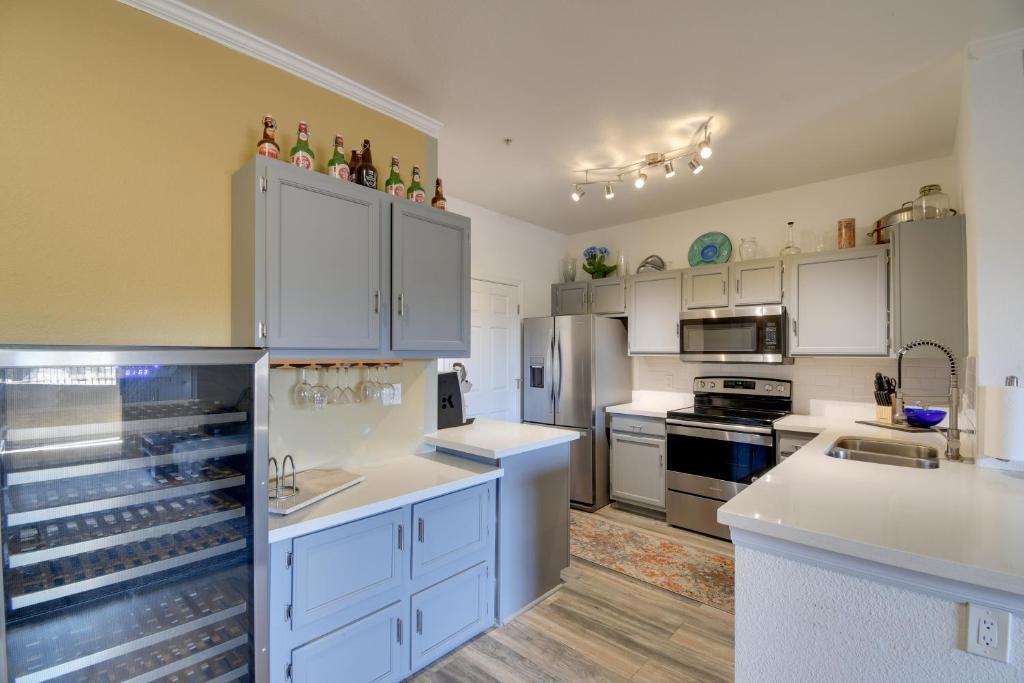 Red Rox Phoenix Condo with Patio about 3 Mi to Airport, Phoenix ...