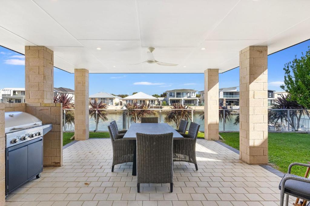 Windward Marina Retreat, Geographe (updated prices 2025)