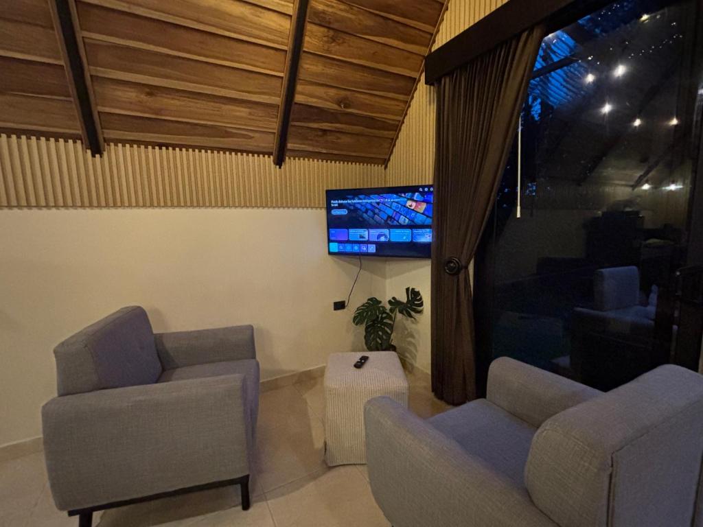 River Paradise Chalet with Private Jacuzzi, Fortuna (updated prices 2025)