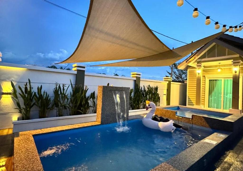 Tiny House Dferry With Private Pool OR 4 Room Homestay Jerantut Wifi ...
