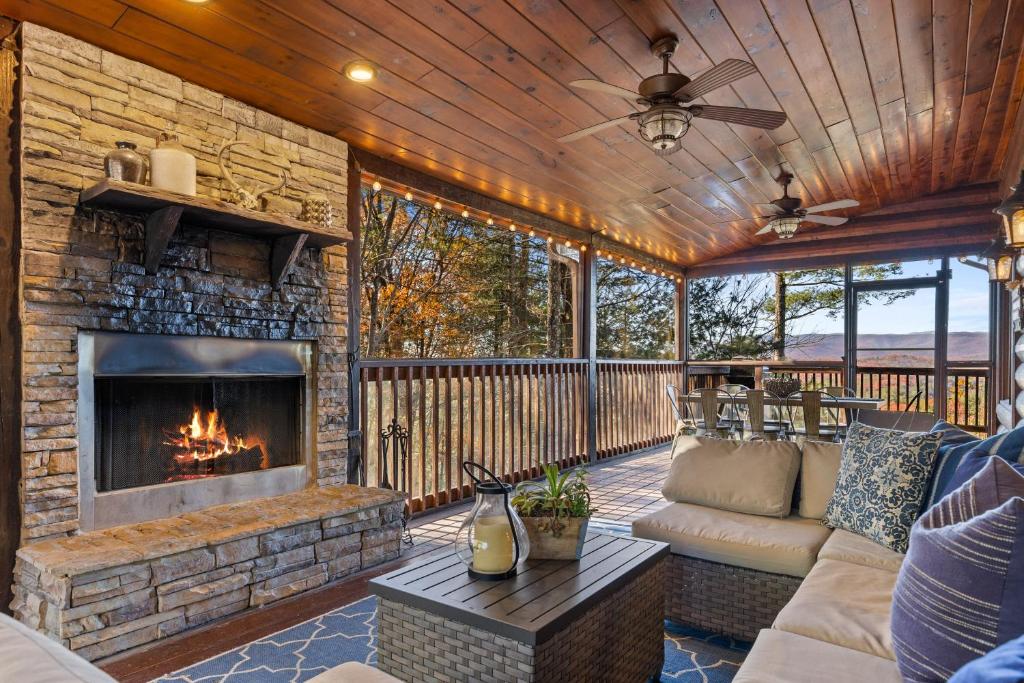 Luxe Blue Ridge Cabin Game Room, Hot Tub and Views, Blue Ridge (precios ...