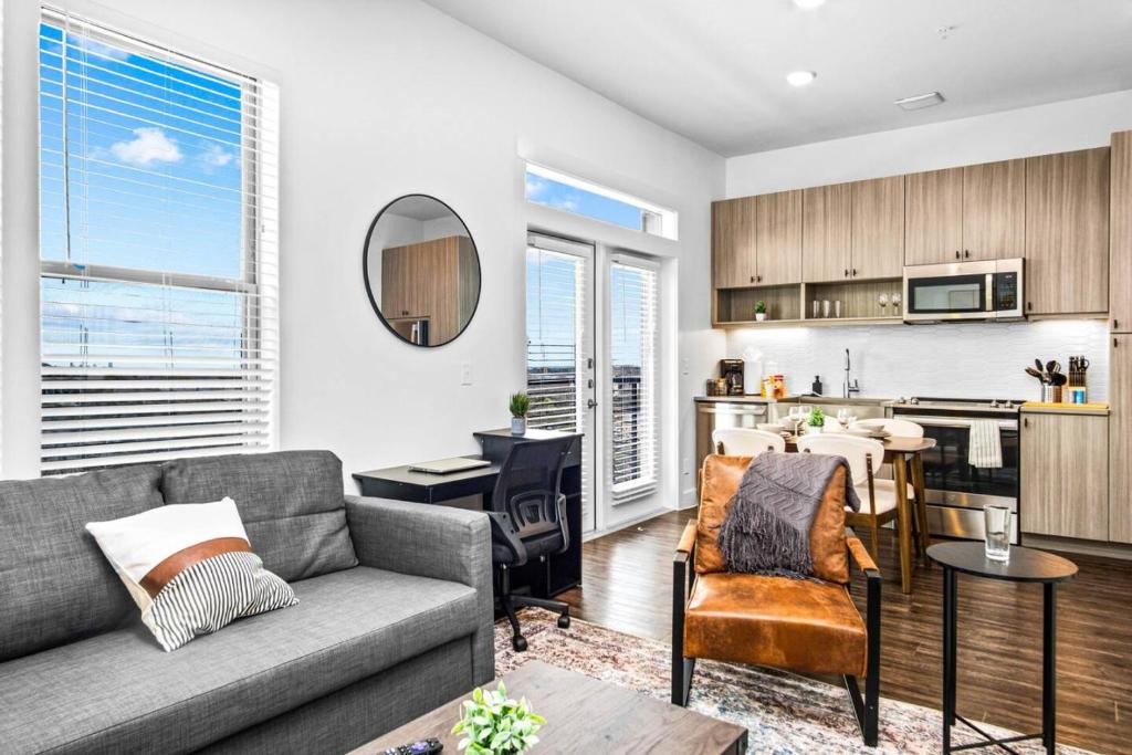 Luxurious New Unit 1Bd1Ba Pool, Golf Sim, Austin (updated prices 2025)