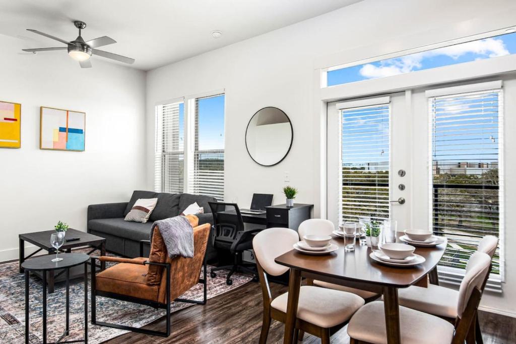 Luxurious New Unit 1Bd1Ba Pool Golf Sim, Austin (updated prices 2025)