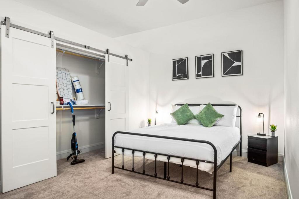 Luxurious New Unit 1Bd1Ba Pool, Golf Sim, Austin (updated prices 2026)