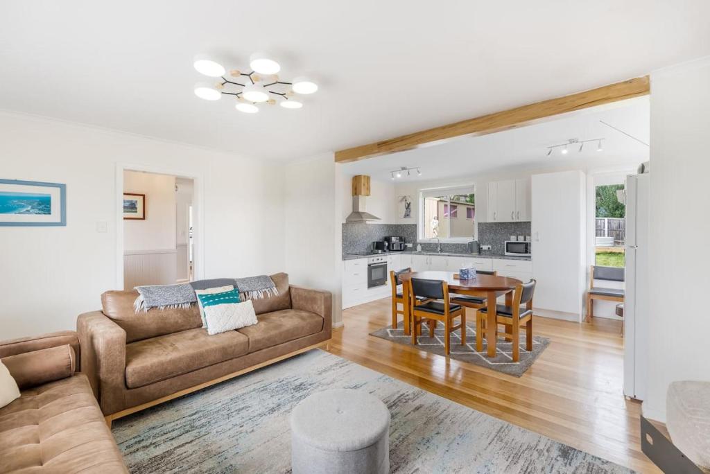 Modern Coastal Escape in Triabunna, Triabunna (updated prices 2025)