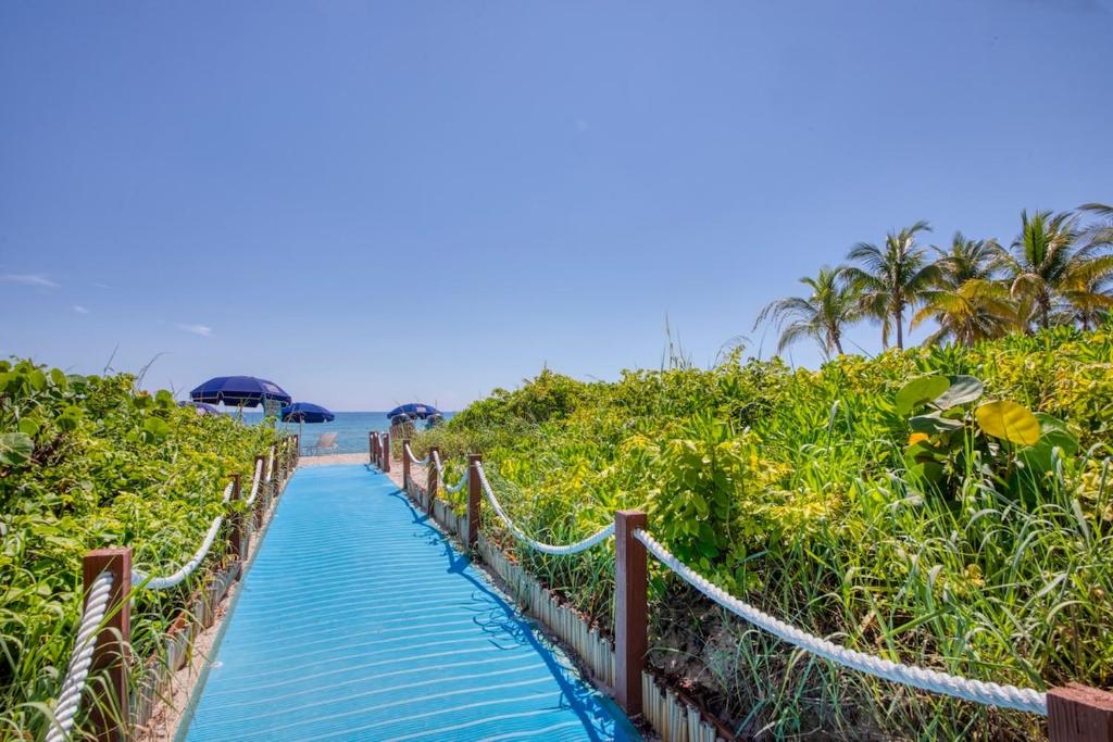 Resort Style Villa - Beach Access, Hallandale Beach (updated prices 2025)