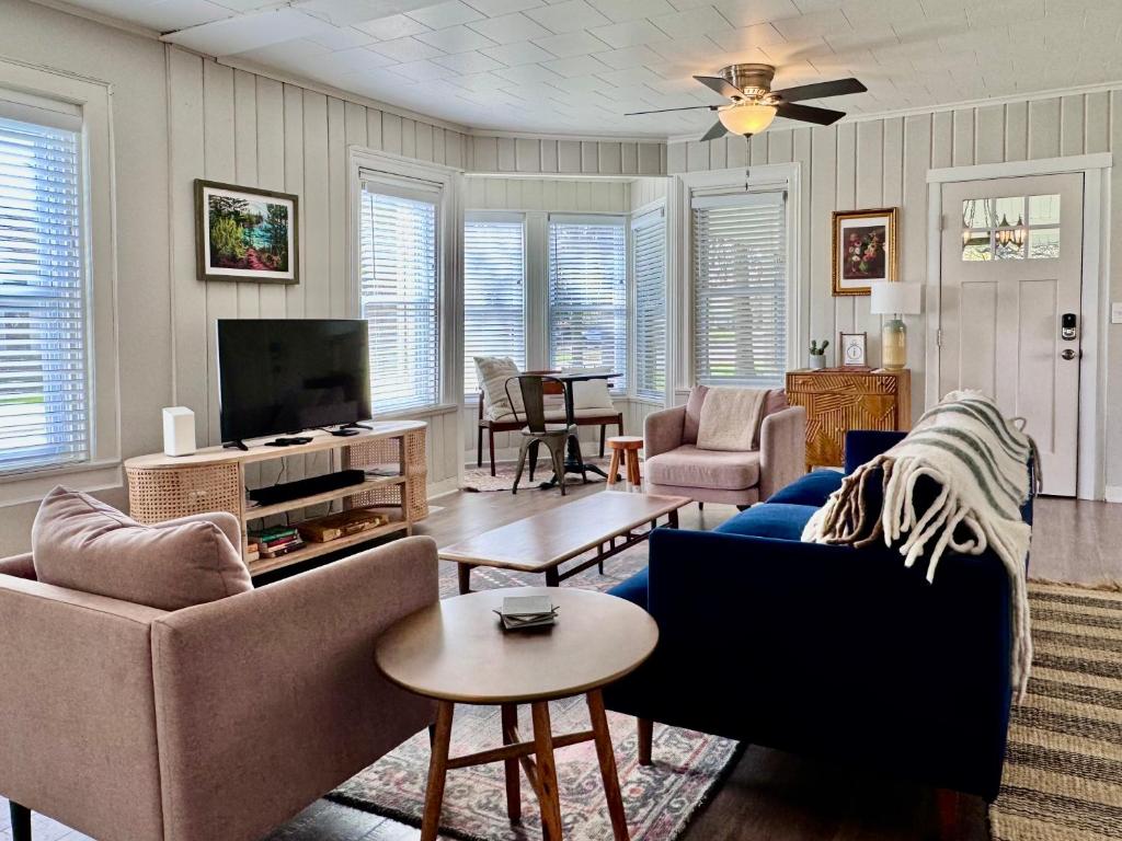 Sunshine Corner, Douglas (updated prices 2025)