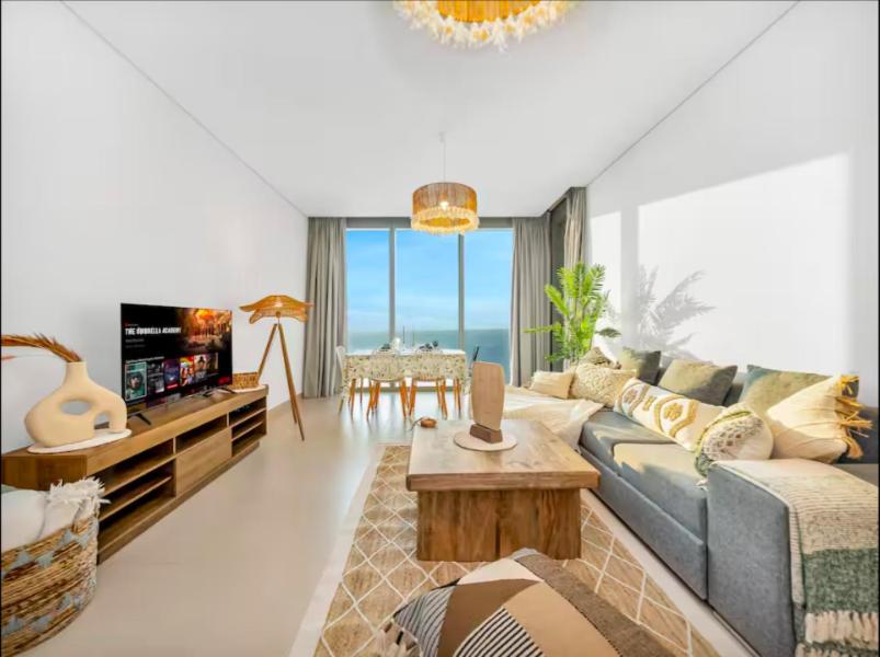 Luxurious Waterfront 2BR, Dubai (updated prices 2026)