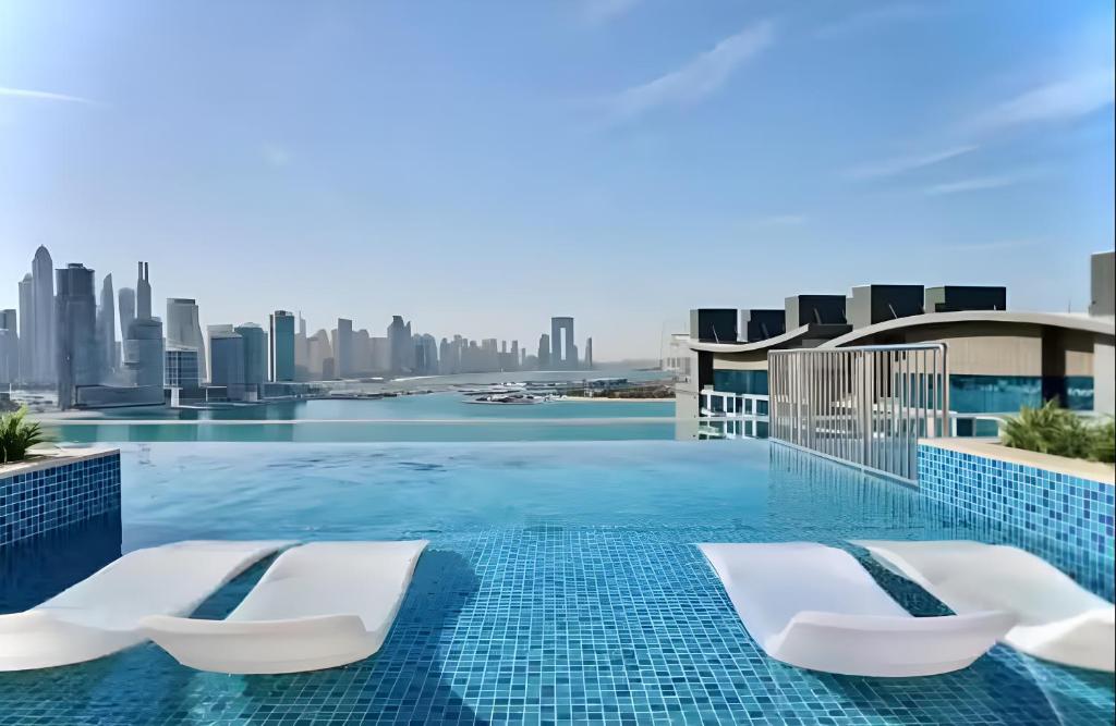 Palm Jumeirah - Private Beach & Free Infinity Pool, Dubai (updated ...
